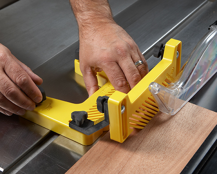 Domine la precisión en la carpintería con la tabla de canto biselado ...